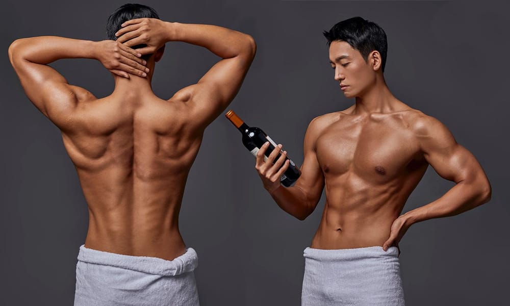 1st Part Of A Man's Body That women See Is His Shoulder. Here is The ...